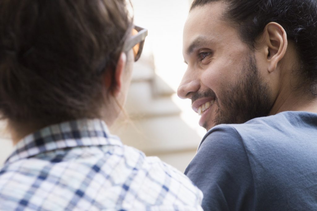 Colombian Flirting Phrases To Up Your Dating Game - Latin American ...